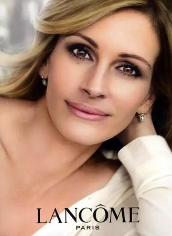 Kini nga ad nga nagpakita ni Julia Roberts gidili sa UK tungod sa sobra nga retouching.