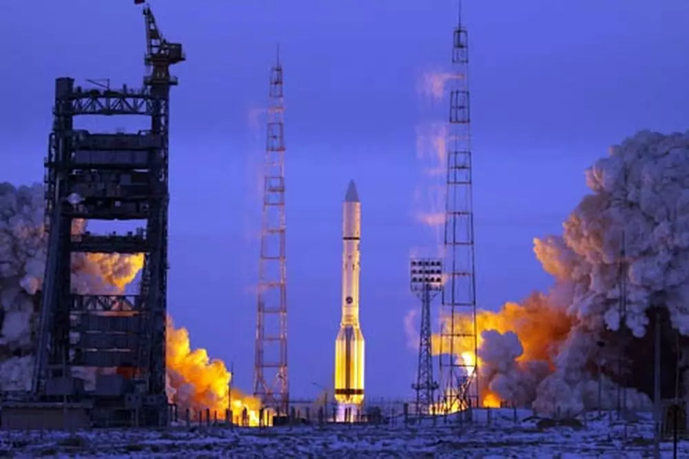 รถเปิดตัว Proton-M ประสบความสำเร็จในการเปิดตัวดาวเทียมโทรคมนาคมคู่หนึ่ง - รัสเซียและอิสราเอล