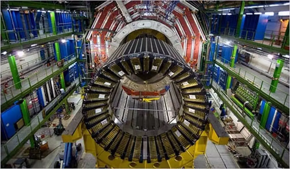 Kinini ya Hadron Collider: umuyoboro wihuta wunguka km 27 z'uburebure