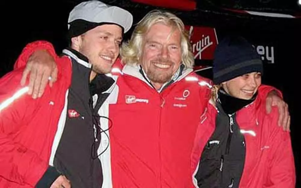 Richard Branson e seus filhos serão os primeiros turistas suborbitais da Virgin Galactic