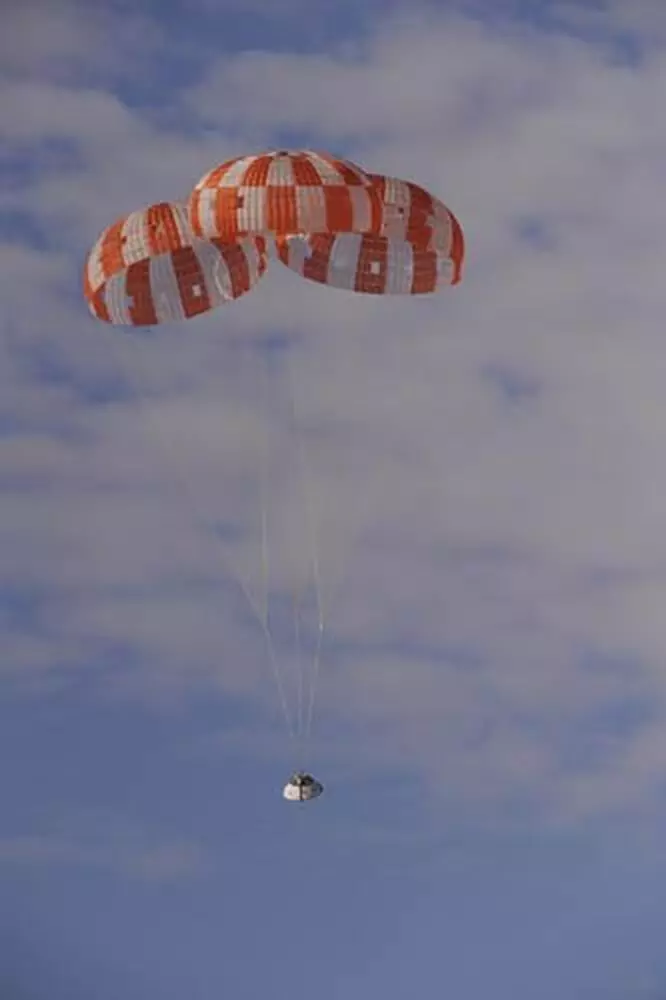 新猎户座飞船降落伞系统成功测试