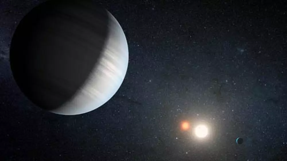 Kepler-47 ir bināra planētu sistēma, kas riņķo ap bināro zvaigzni.