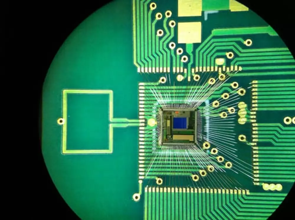 Microchip a ƙarƙashin microscope