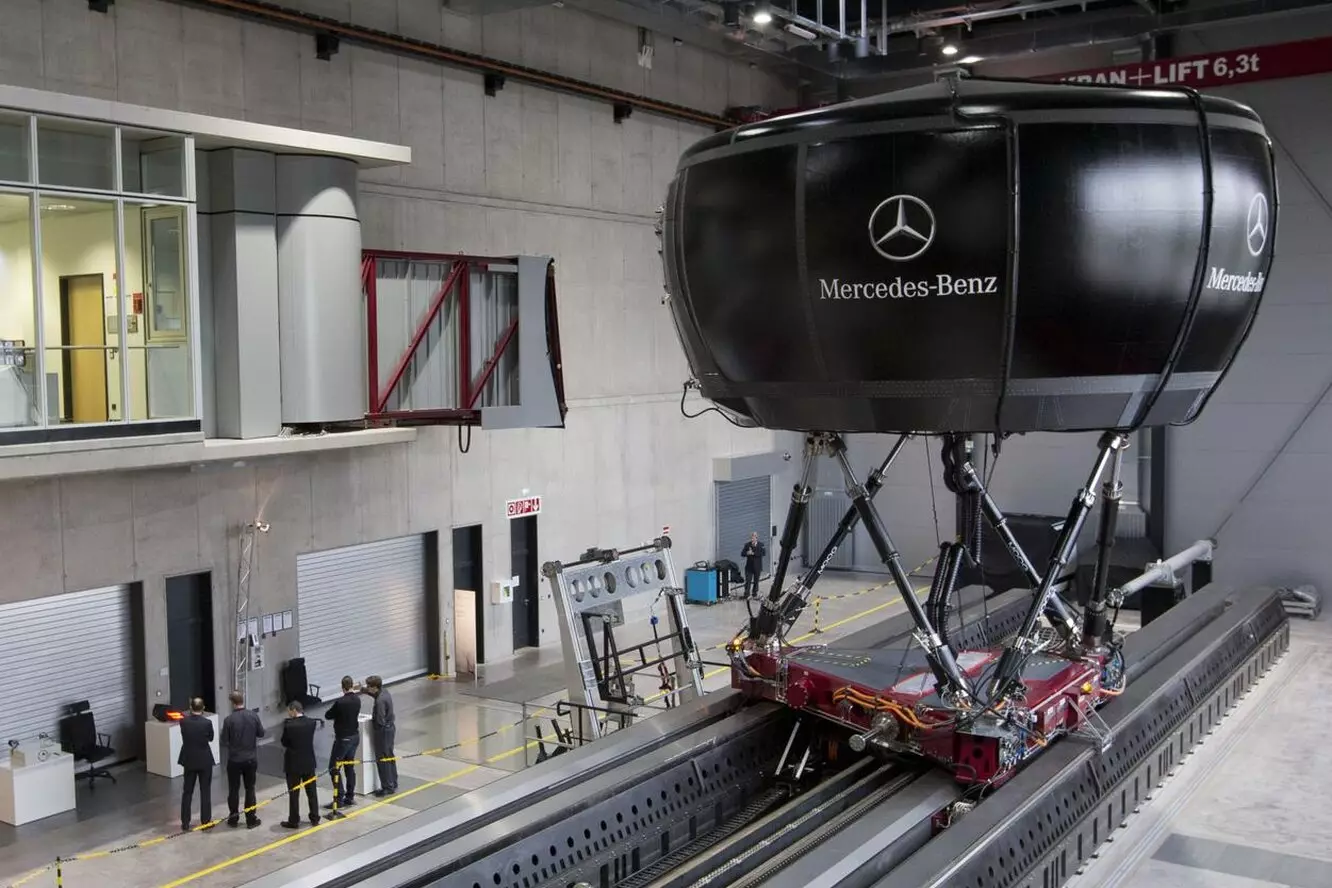 Autopilot Mercedes-Benz: probna vožnja