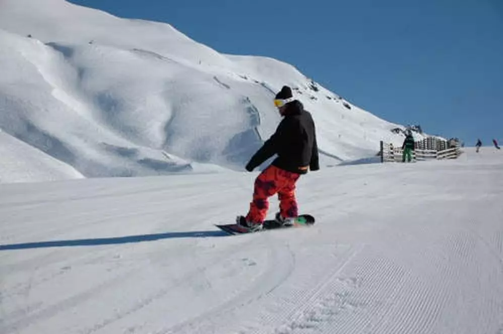 Untuk membantu instruktur: Snowboarder dengan motor getaran 333691_1