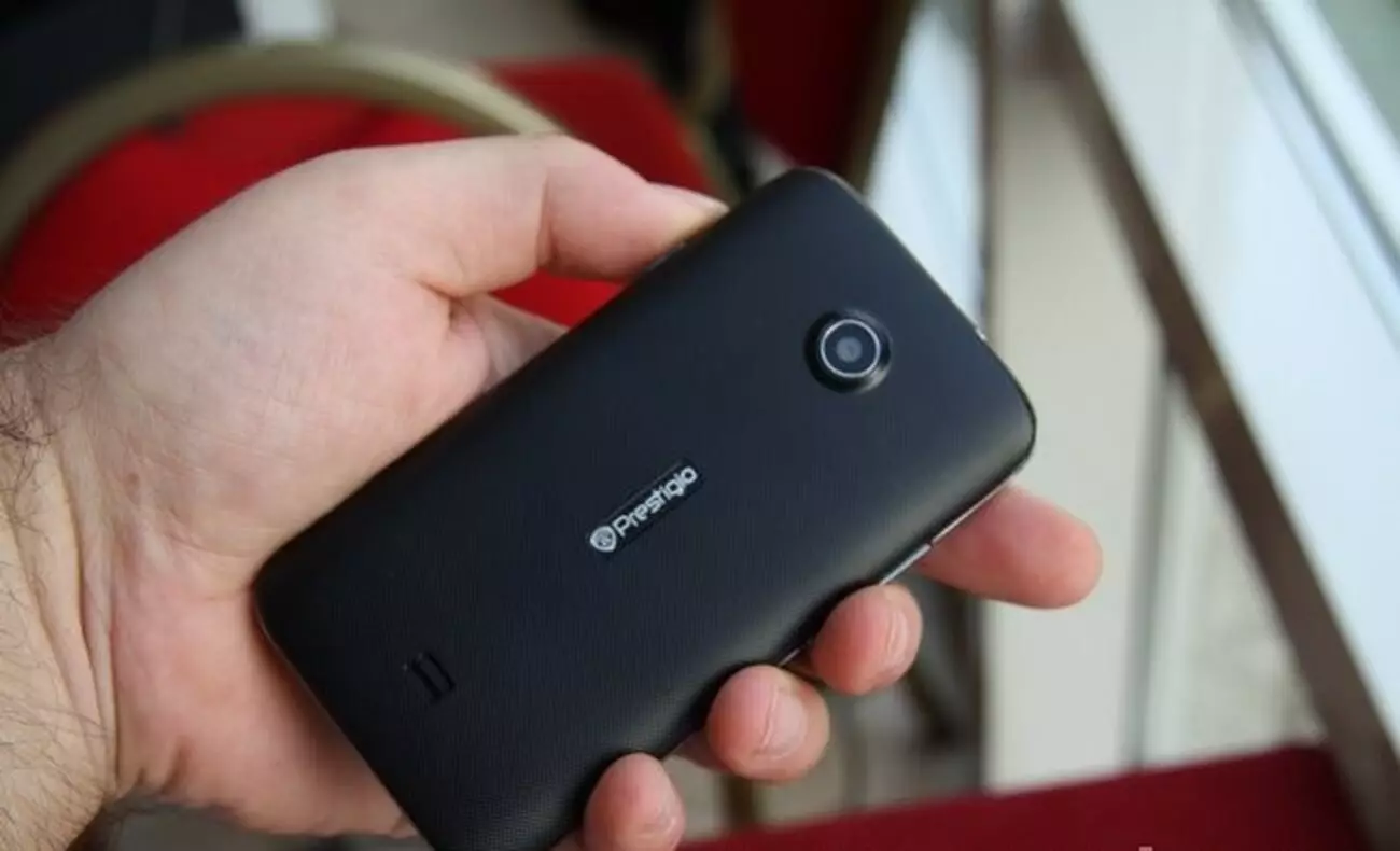 Смартфони Prestigio MultiPhone 3500 Duo: Заминаи маъмултарини Android 333855_2