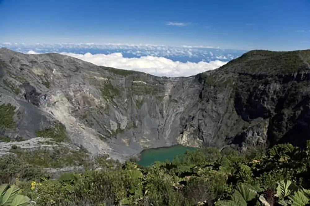 Caldera volkano Irazu any Costa Rica