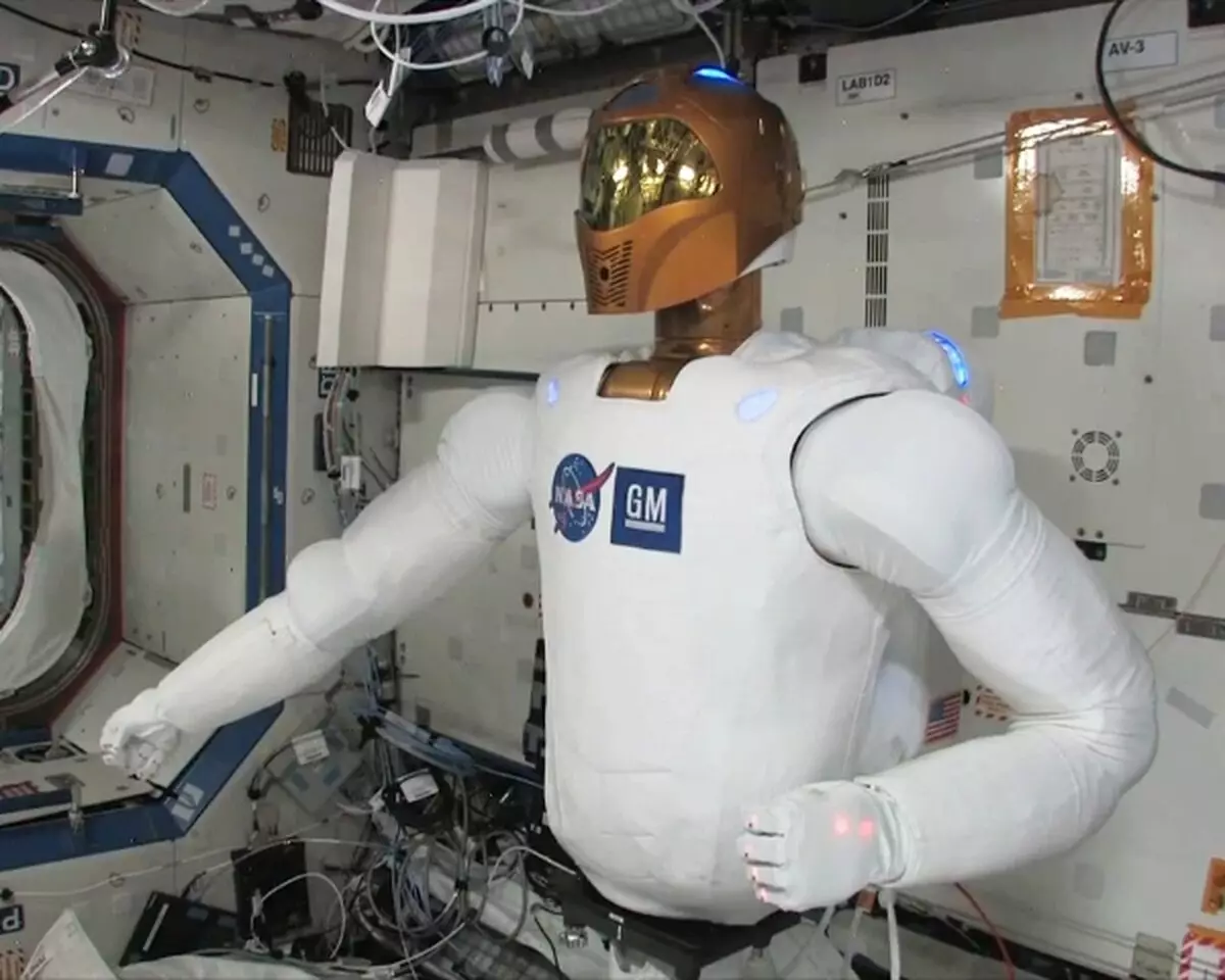 A Robonaut 2 a NASA és a GM által kifejlesztett androidos robot, amely már dolgozik az ISS-en