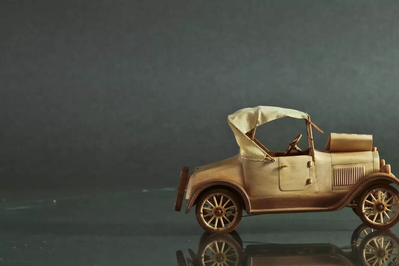 Wooden cars of Alexei Safonov: under the microscope