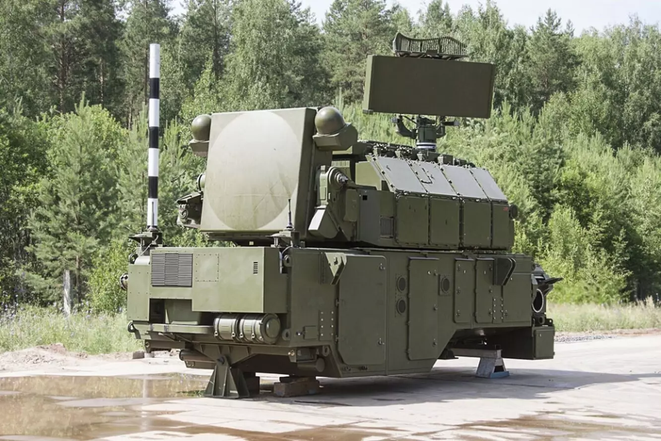Световна премиера на системата за противовъздушна отбрана TOR-M2KM на шасито TATA 335561_2
