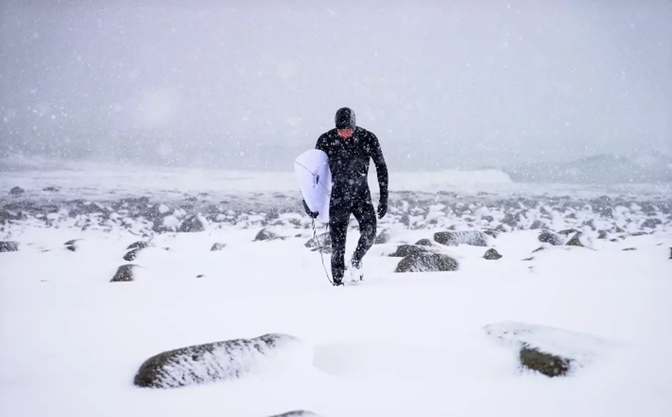 Des gens étranges qui surfent dans l'Arctique 336714_3