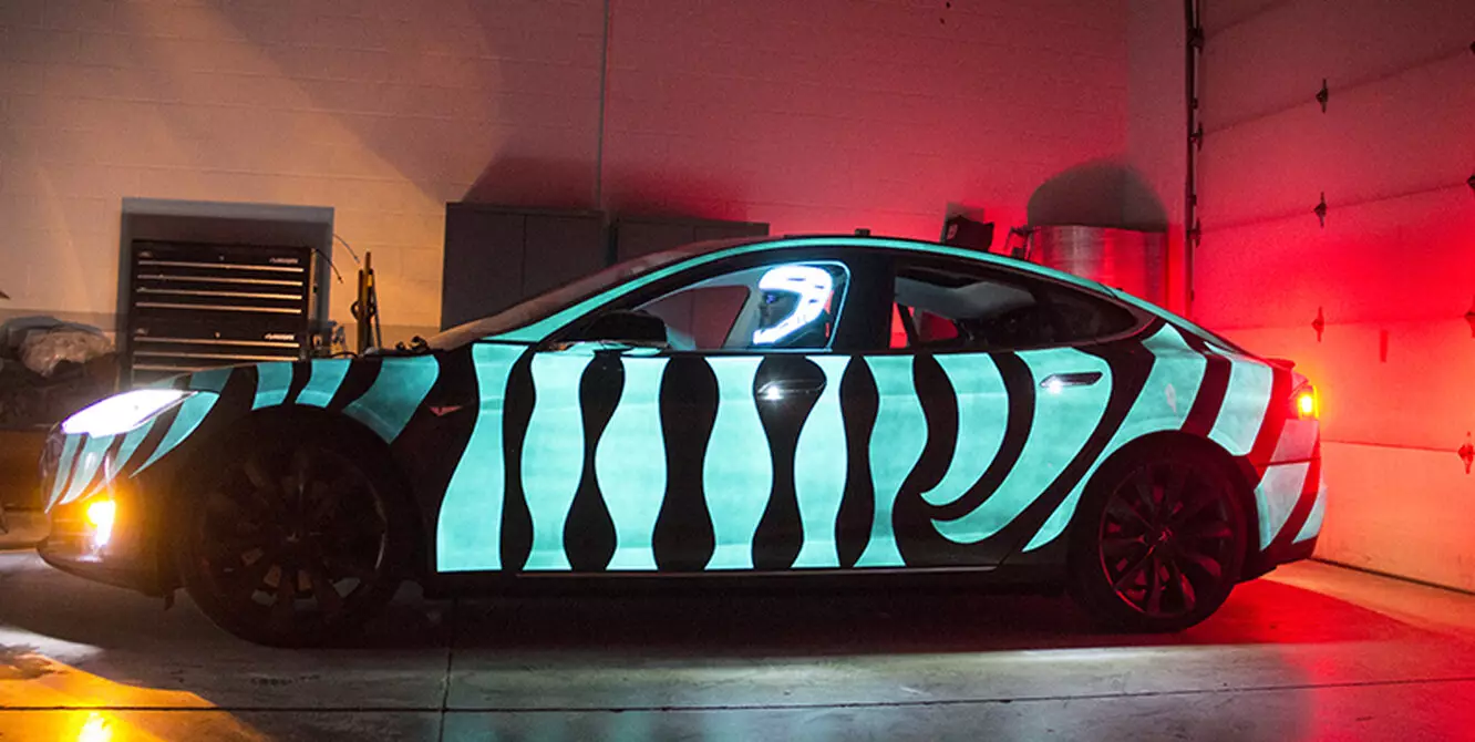 Electroluminescent paint opens a new chapter in auto tuning 337324_1
