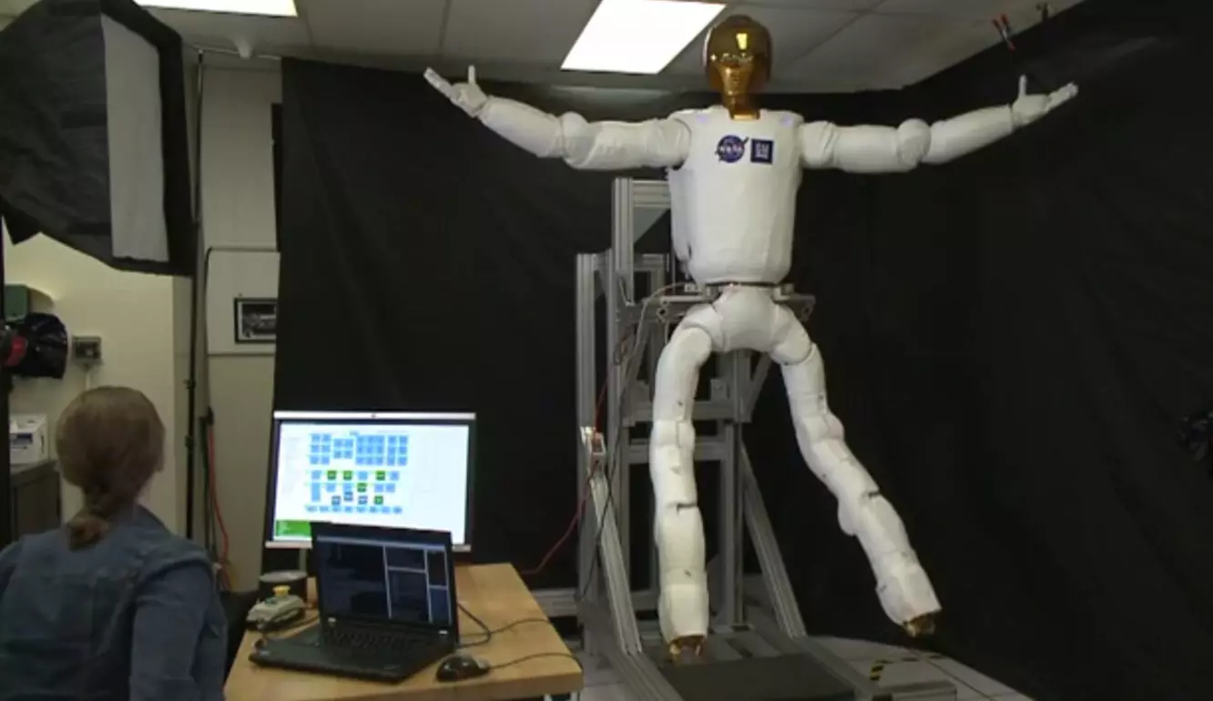 NASA menambahkan kaki ke robotnya 337363_4