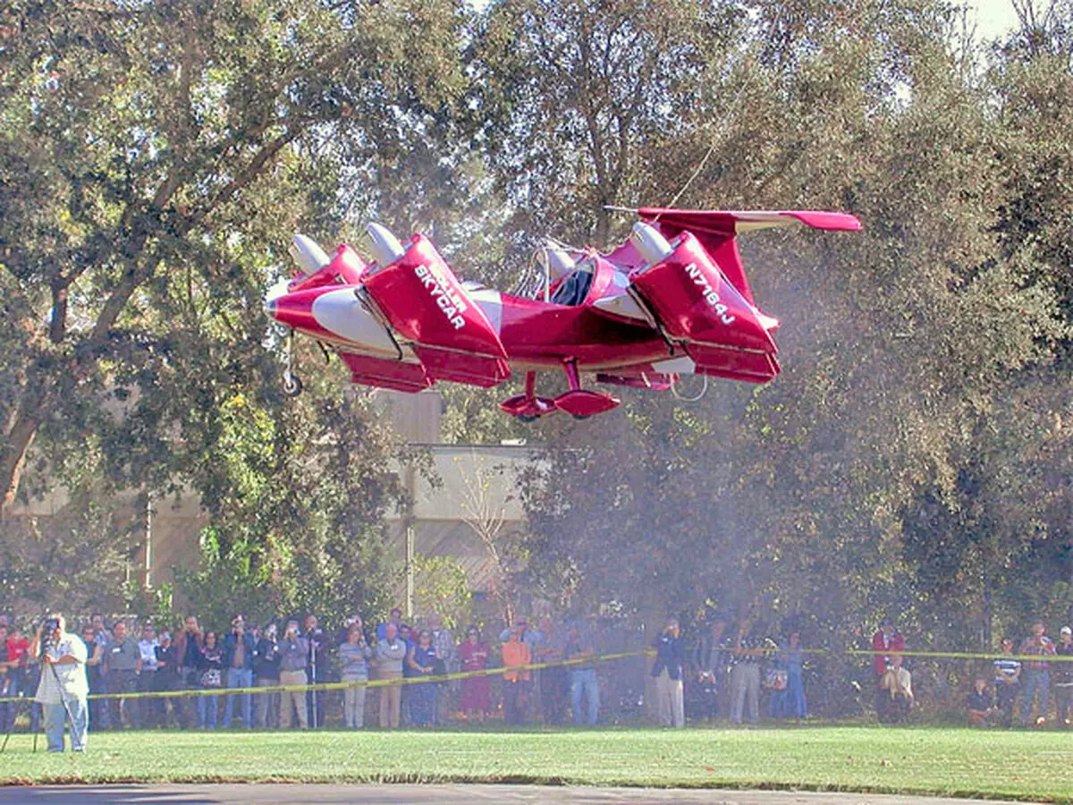 2011: Indiza yentombi ye-M400X Skycar iphela ngokusilela; le yenye into eyenziwe nguPaul Moller, obezama ukwakha imoto ebhabhayo ukusukela ngeminyaka yoo-1970.