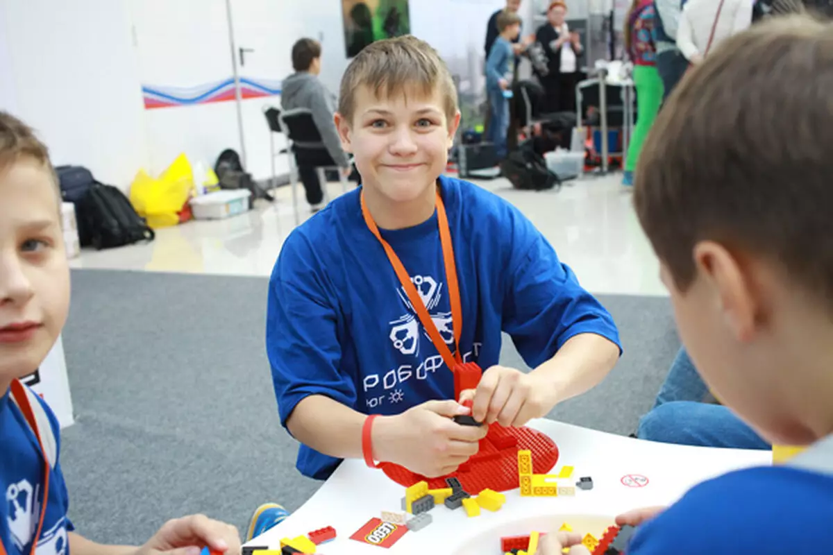 Wenners van die Wêreld Olimpiade in Robotika - Russiese skoolkinders 338090_3