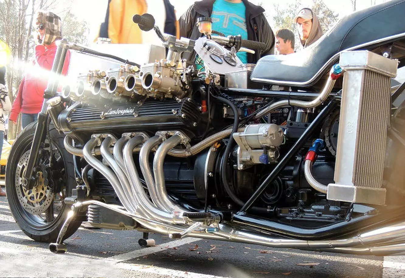 Biker instalon V12 nga Lamborghini në motoçikletë 338553_10