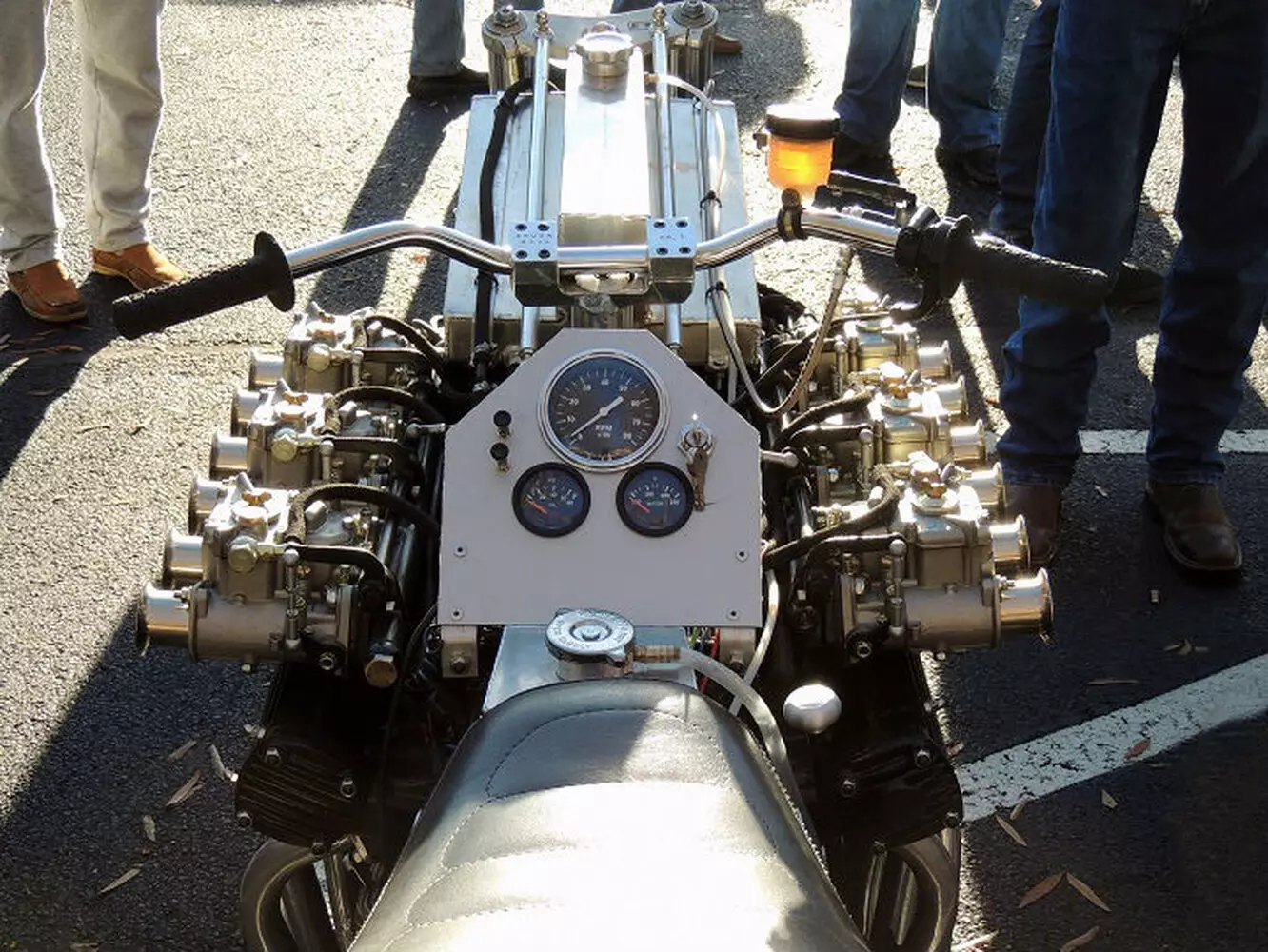 Biker instalon V12 nga Lamborghini në motoçikletë 338553_11
