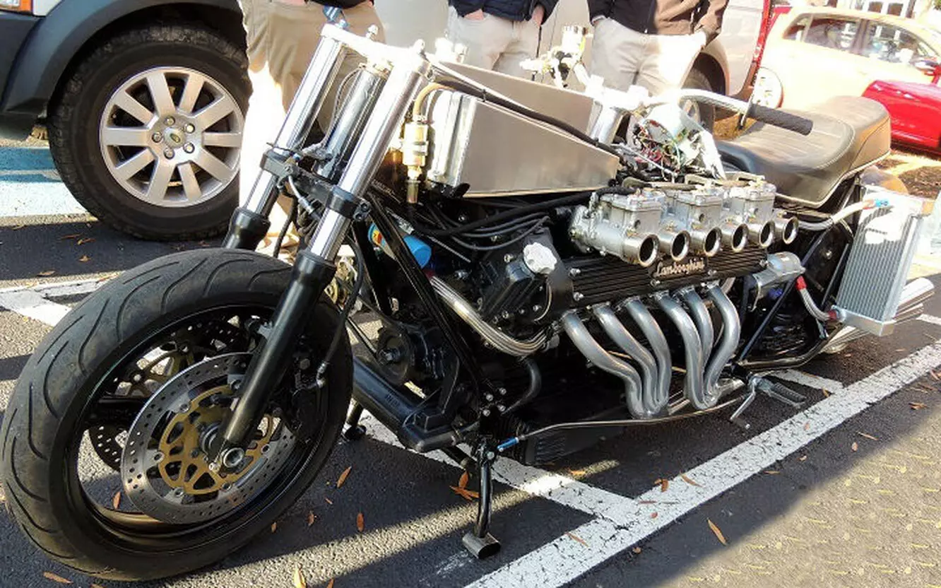 Biker instalon V12 nga Lamborghini në motoçikletë 338553_5