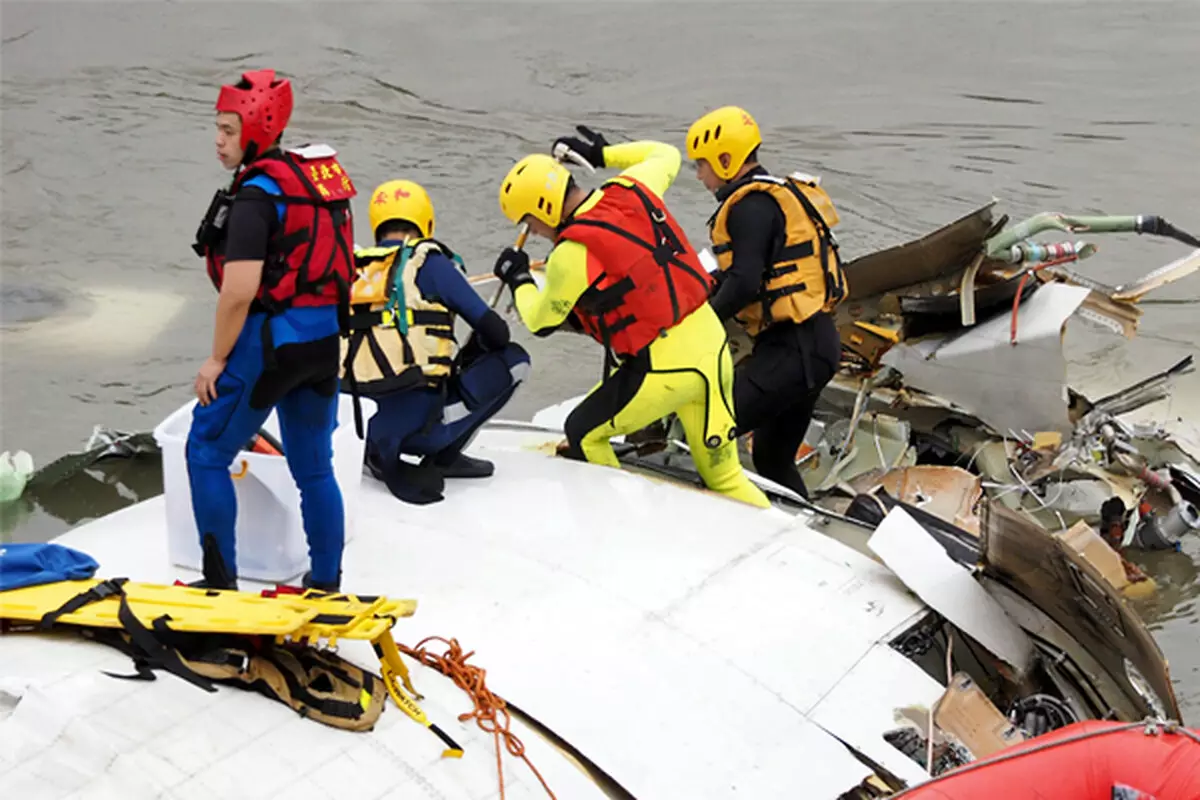 Accident d'avió de passatgers a Taiwan filmat per gravadors de vídeo 338689_9