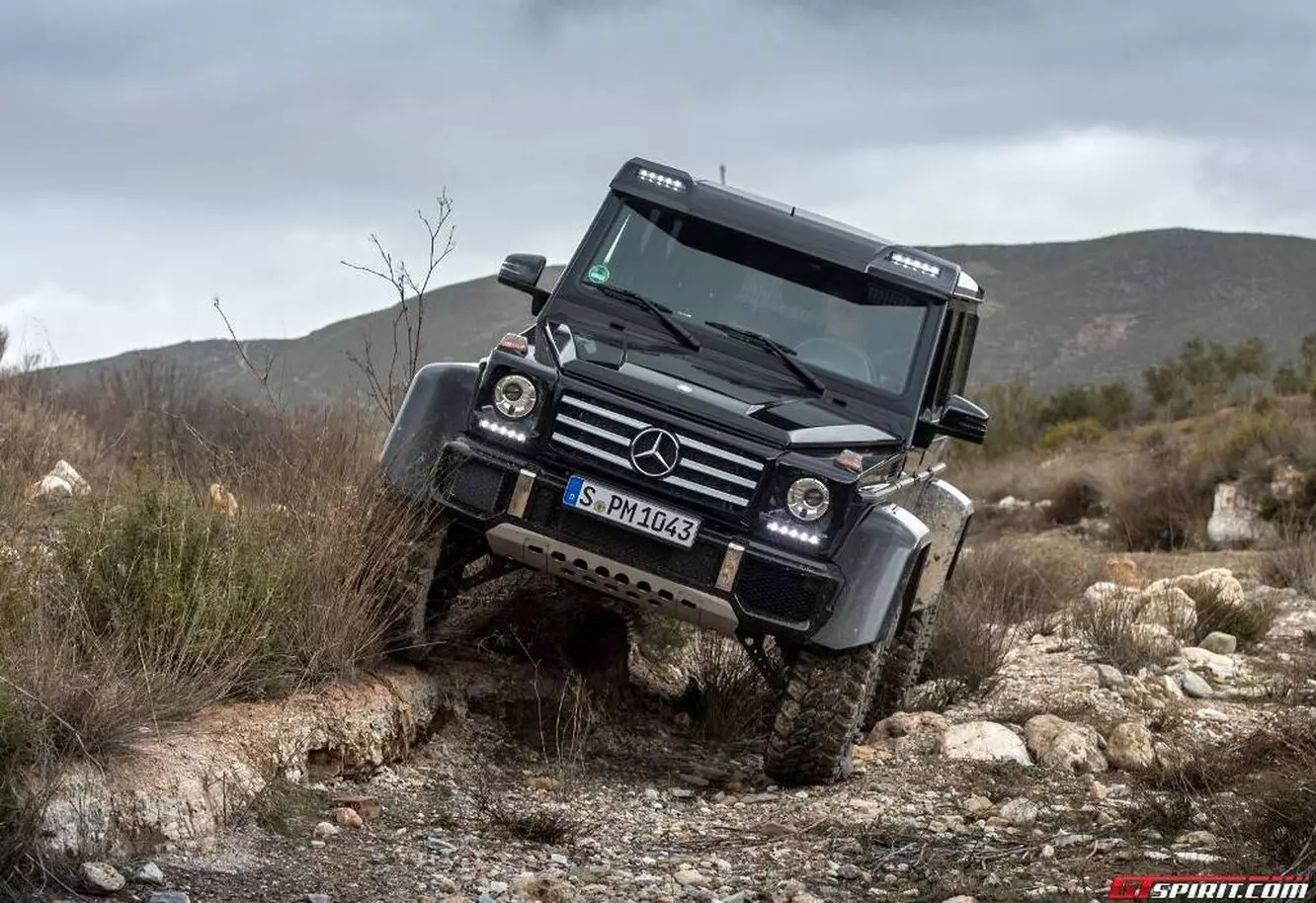 Mercedes-Benz membuat SUV 