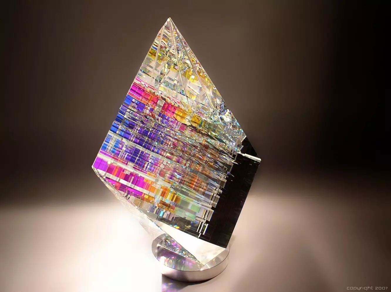 Shiny laminated glass sculptures 338919_5