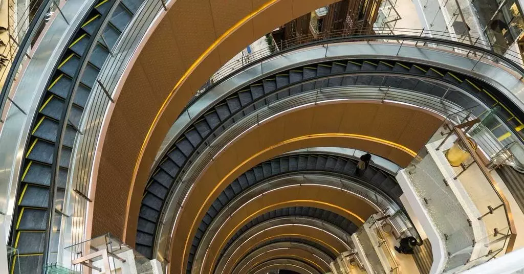 दुनिया का सबसे बड़ा सर्पिल एस्केलेटर शंघाई में लॉन्च किया गया