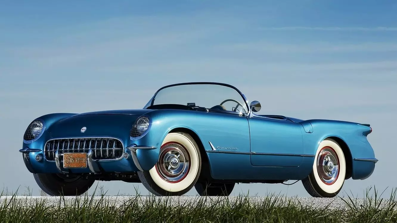 1953 Chevrolet Corvette ຮຸ່ນທໍາອິດ (C1). ຫນ້າສົນໃຈ, ບັນຫາຂອງ Poplular Mechanics ເດືອນຕຸລາປີ 1954 ແມ່ນອຸທິດຕົນທັງຫມົດໃຫ້ກັບ Corvettes ແລະເຈົ້າຂອງຂອງພວກເຂົາ.