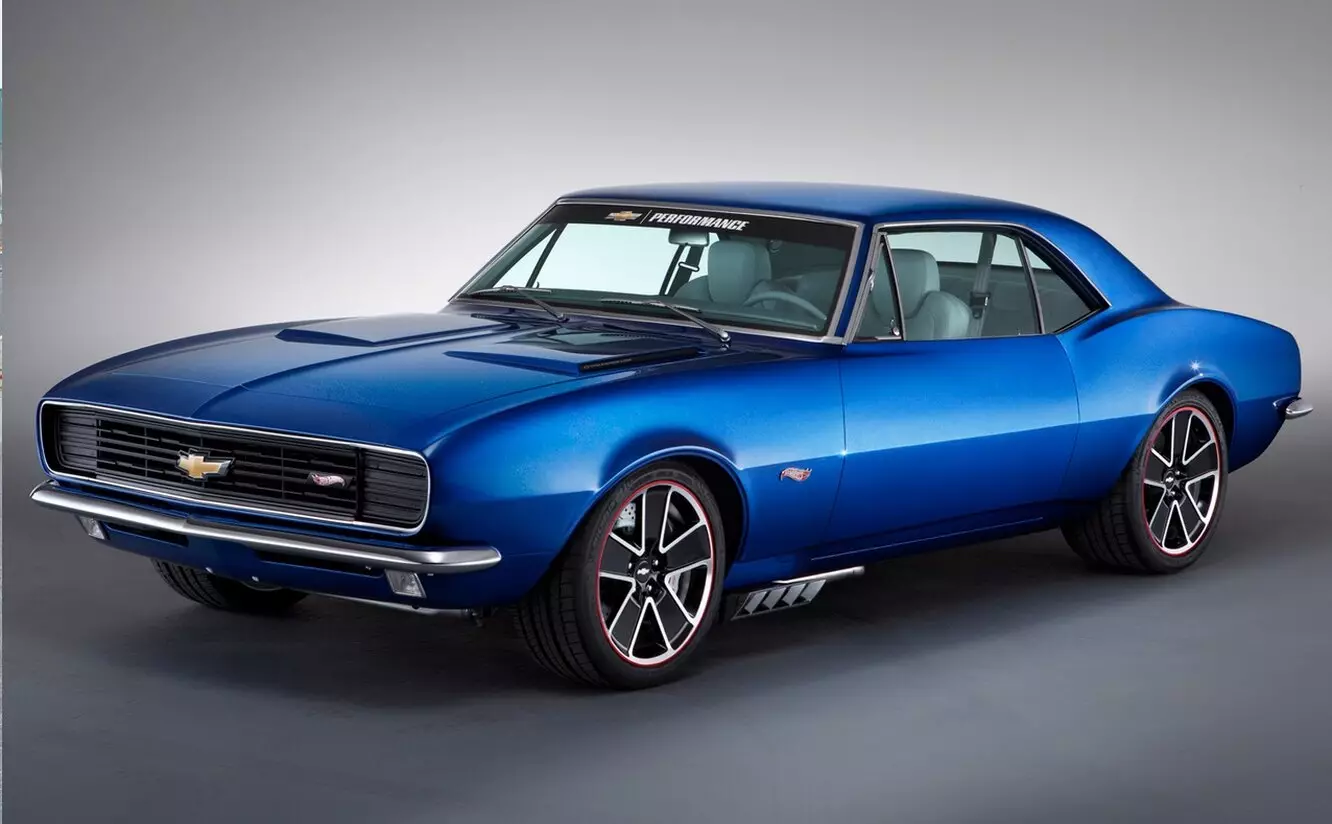 1967 Chevrolet Camaro m'badwo woyamba. Timamaliza ndemangayi ndi galimoto yapamwamba ya minofu, yomwe ikupangabe - kale m'badwo wake wachisanu ndi chimodzi - mpaka lero.