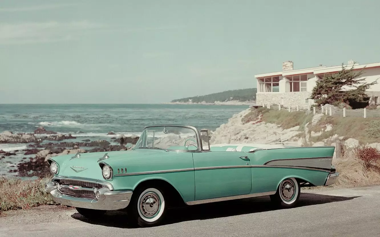 1957 Chevrolet Bel Air Convertible. Bel Air ທີ່ມີຊື່ສຽງທີ່ສຸດແມ່ນລຸ້ນທີສອງ, ເຊິ່ງໄດ້ປະກົດຕົວໃນປີ 1955.