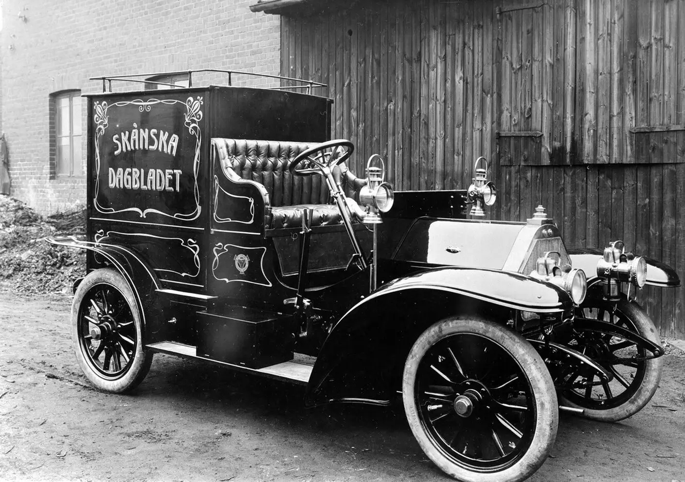 1908 Scania Cineál G, 12 hp. Veain seachadta an nuachtáin Sk?nska Dagbladet.