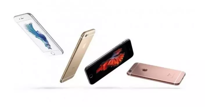 I-iPhone 6s vs i-Samsung Galaxy S6 kunye ne-Sony Xperia Z5: ngaba i-Apple ipholile?