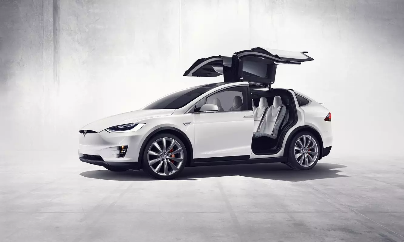 Tesla X តម្លៃ 142,000 ដុល្លារ SUV 340852_1