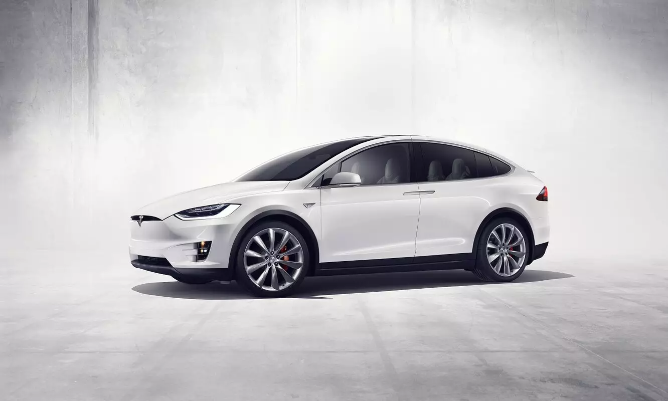 Tesla X តម្លៃ 142,000 ដុល្លារ SUV 340852_2