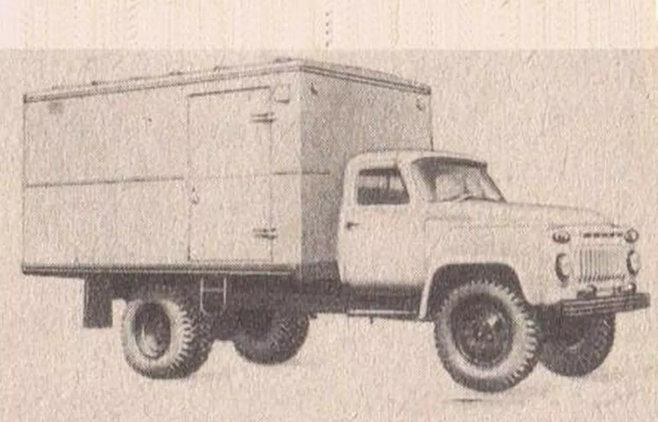Y esta es una camioneta GZSA-891 ordinaria para productos industriales y alimenticios. Chasis - GAZ-52-01, producido desde 1964.