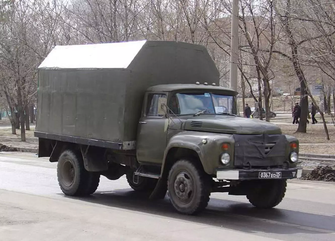 ГЗСА-3706 заснован на ГАЗ-53А је изотермни хладњача комби који је заменио ГЗСА-3702 1971. године. Вероватно их још увек виђате на улицама.