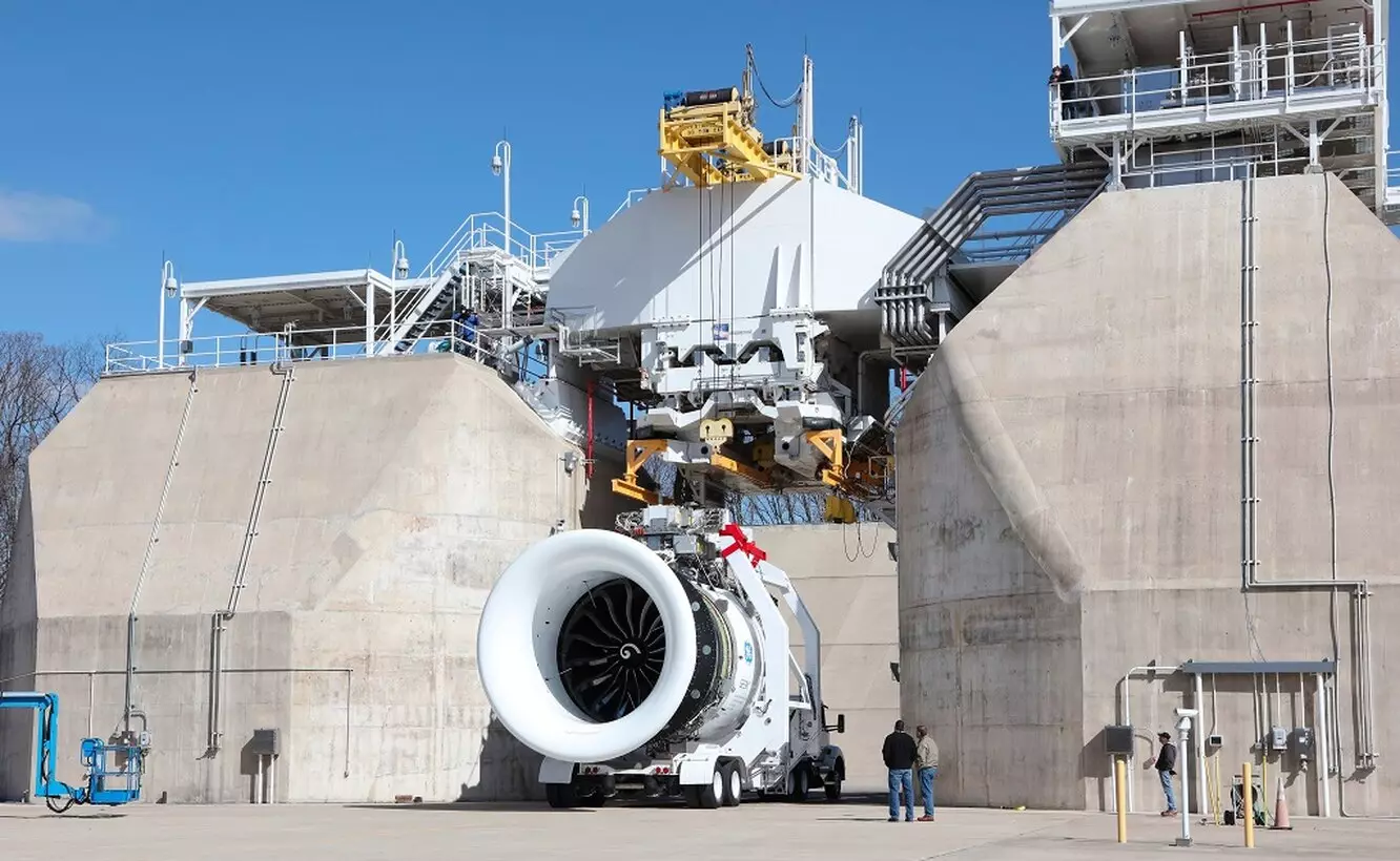 Dünýädäki iň uly turbofan hereketlendirijisi 343328_1