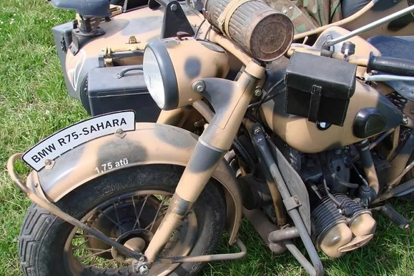 Moto legend sa festival sa retro nga mga motorsiklo sa open air 