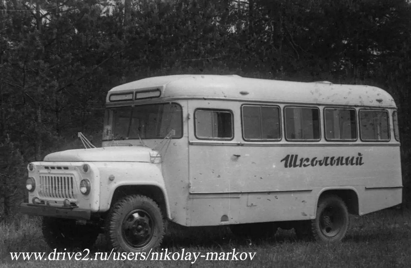 Scuolabus BZ-07Sh. Borisov Automobile Repair Plant (BARZ) è stata fondata nel 1945 e dal 1965 alla fine degli anni '70 ha prodotto i propri autobus sul telaio GAZ-53.