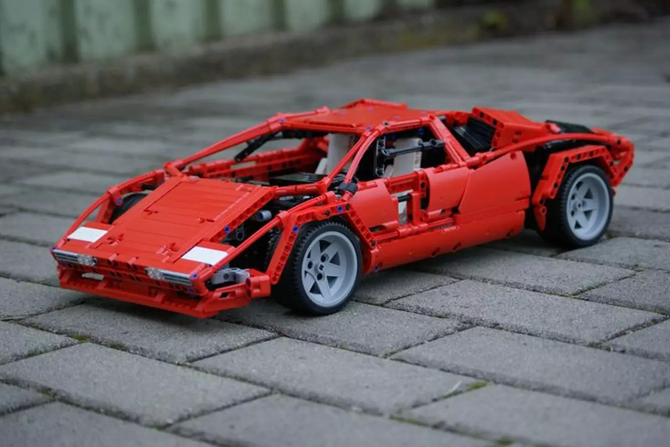 10 cars that look great in the form of LEGO