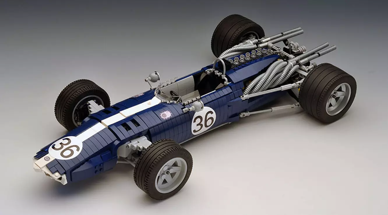 Eagle Mk1. Klassike Formule 1-auto's sjogge oer it algemien geweldich yn LEGO-foarm. Dan Gurney's Eagle Mk1 is ien fan 'e moaiste modellen fan' e jierren '60, en it toant sels yn it wurk fan 'e LEGO byldhouwer.