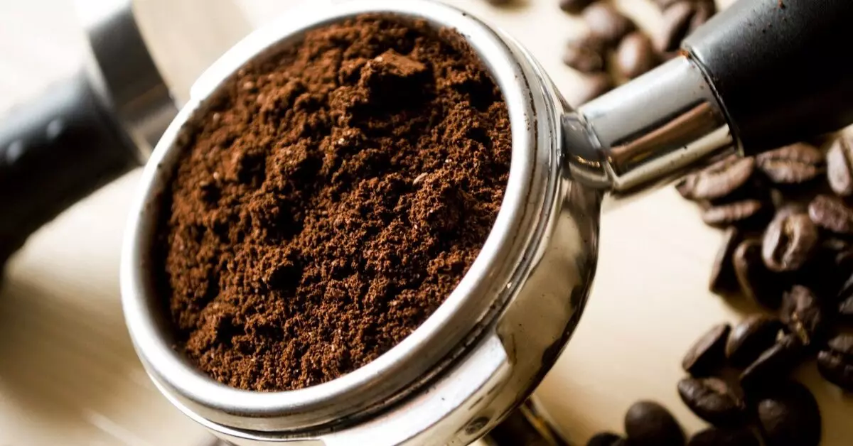 Saringan cai taneuh kopi: murah, efisien sareng ramah lingkungan