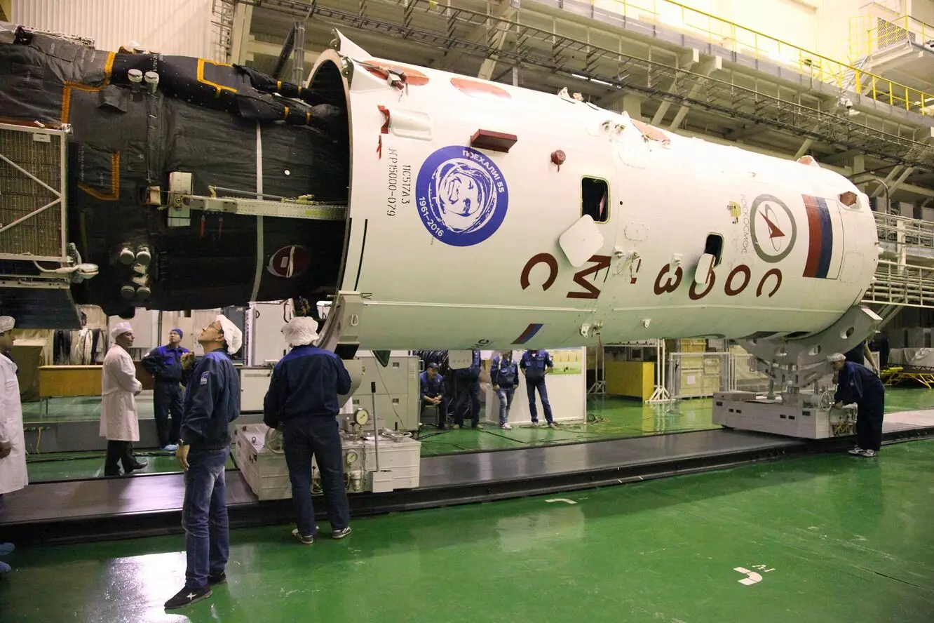 Skrywer se inspeksie van die Soyuz MS-02 ruimtetuig: gallery 346548_5