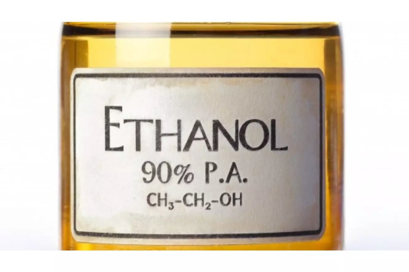 Ngowahi CO2 dadi Etanol: Kepiye Alkohol Ngalahake Pemanasan Global