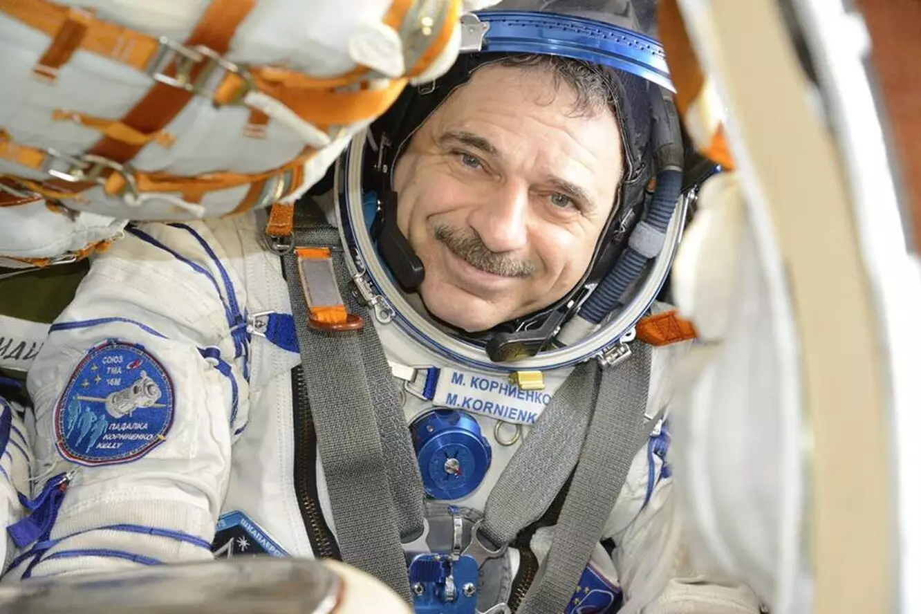 Po letu dni v orbiti Mihail Kornienko sodeluje pri novih poskusih 346818_1