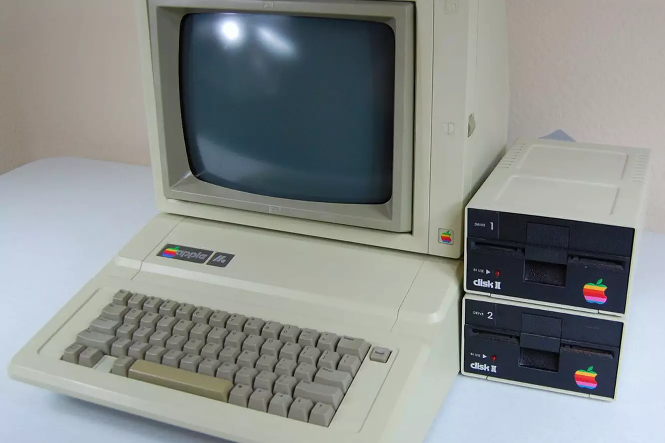 Òdinatè Apple II jwenn premye aktyalizasyon nan 23 ane