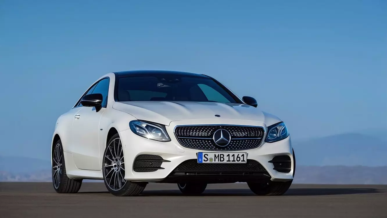 Mercedes-Benz නව E-class coupe එකක් පෙන්වීය 347880_2