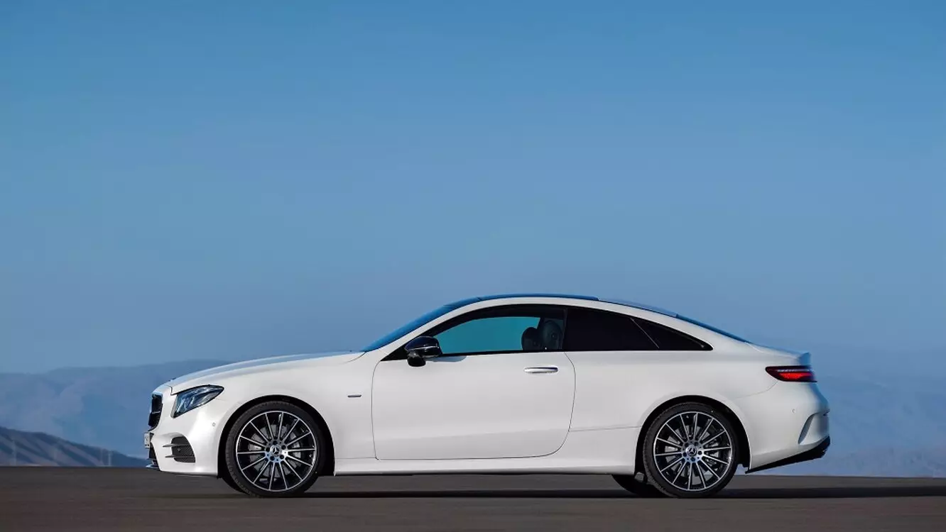 Mercedes-Benz නව E-class coupe එකක් පෙන්වීය 347880_3