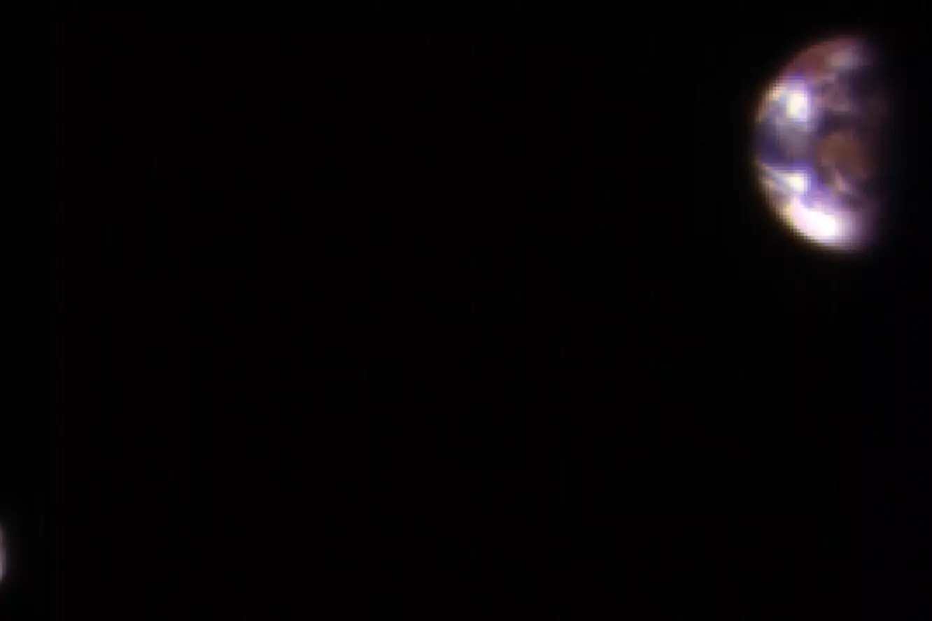 Foto baharu Bumi dan Bulan diambil dari permukaan Marikh