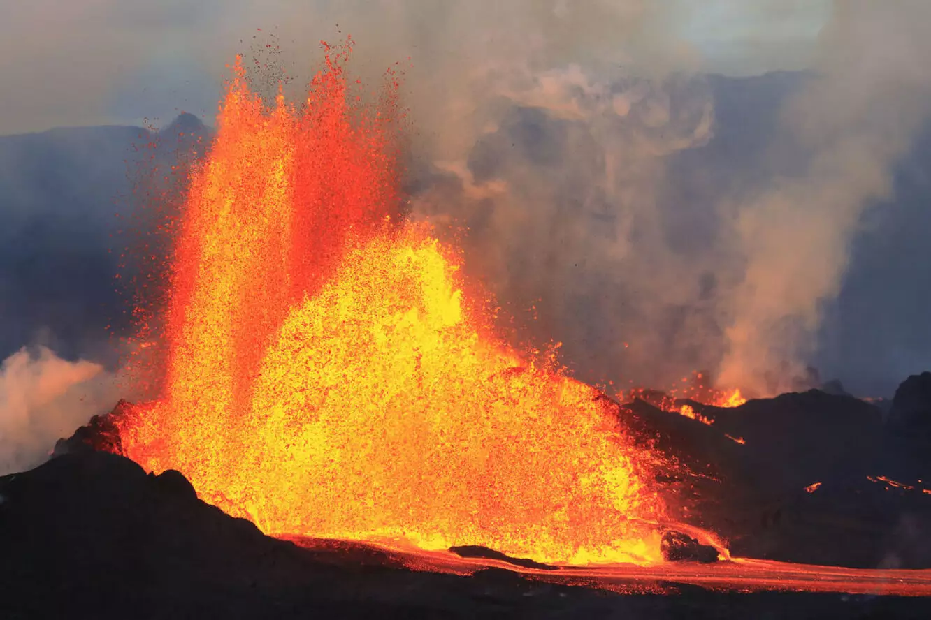 Elstu eldfjöllin í sólkerfinu eru á Mars