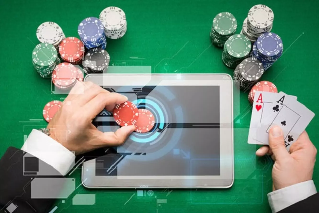 Artificial intelligence beat a team of professionals in poker